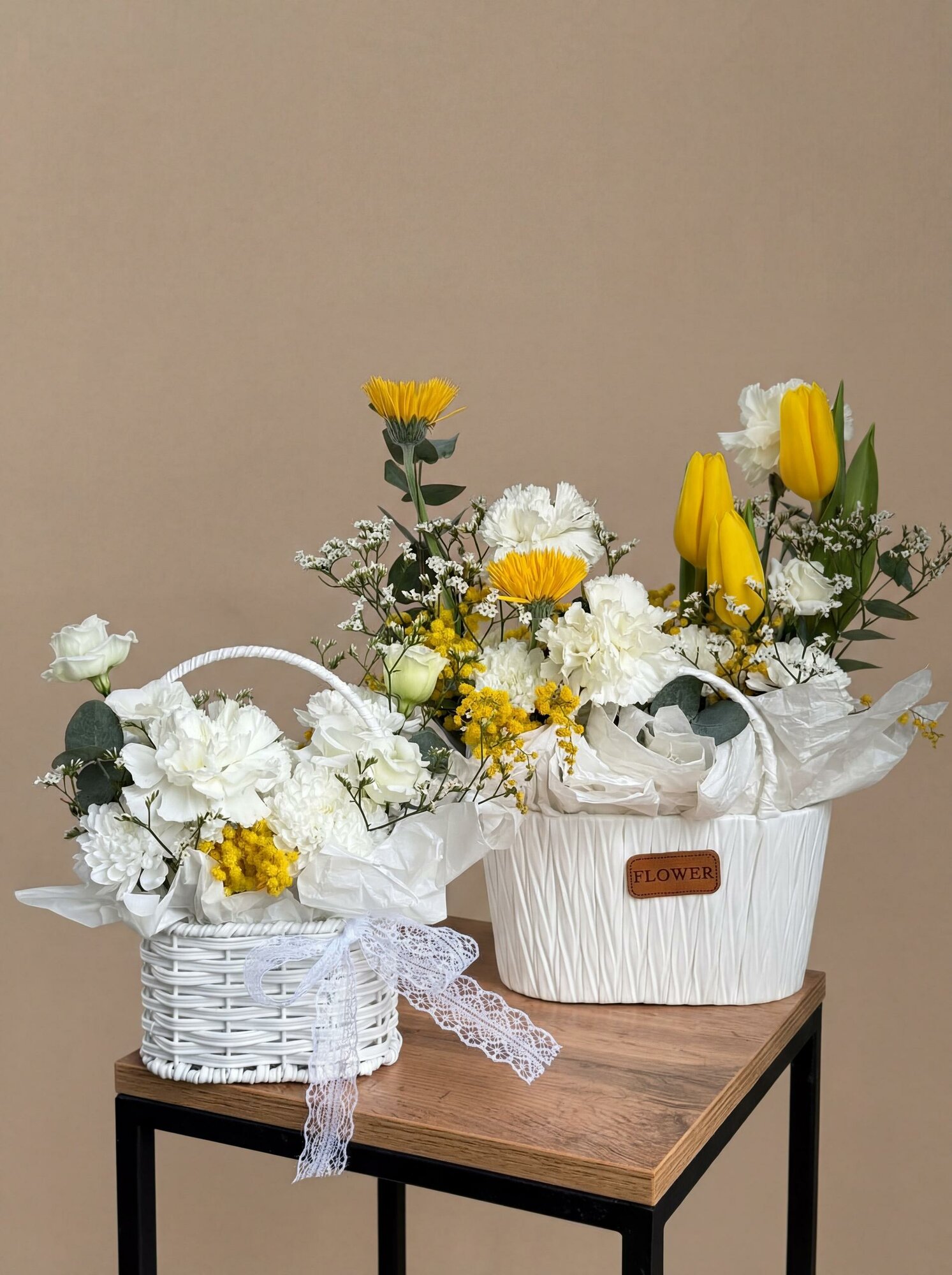 Композиция в корзине AURA BUKET "К 8 марта", тюльпаны, гвоздики, герберы, хризантемы, эустомы