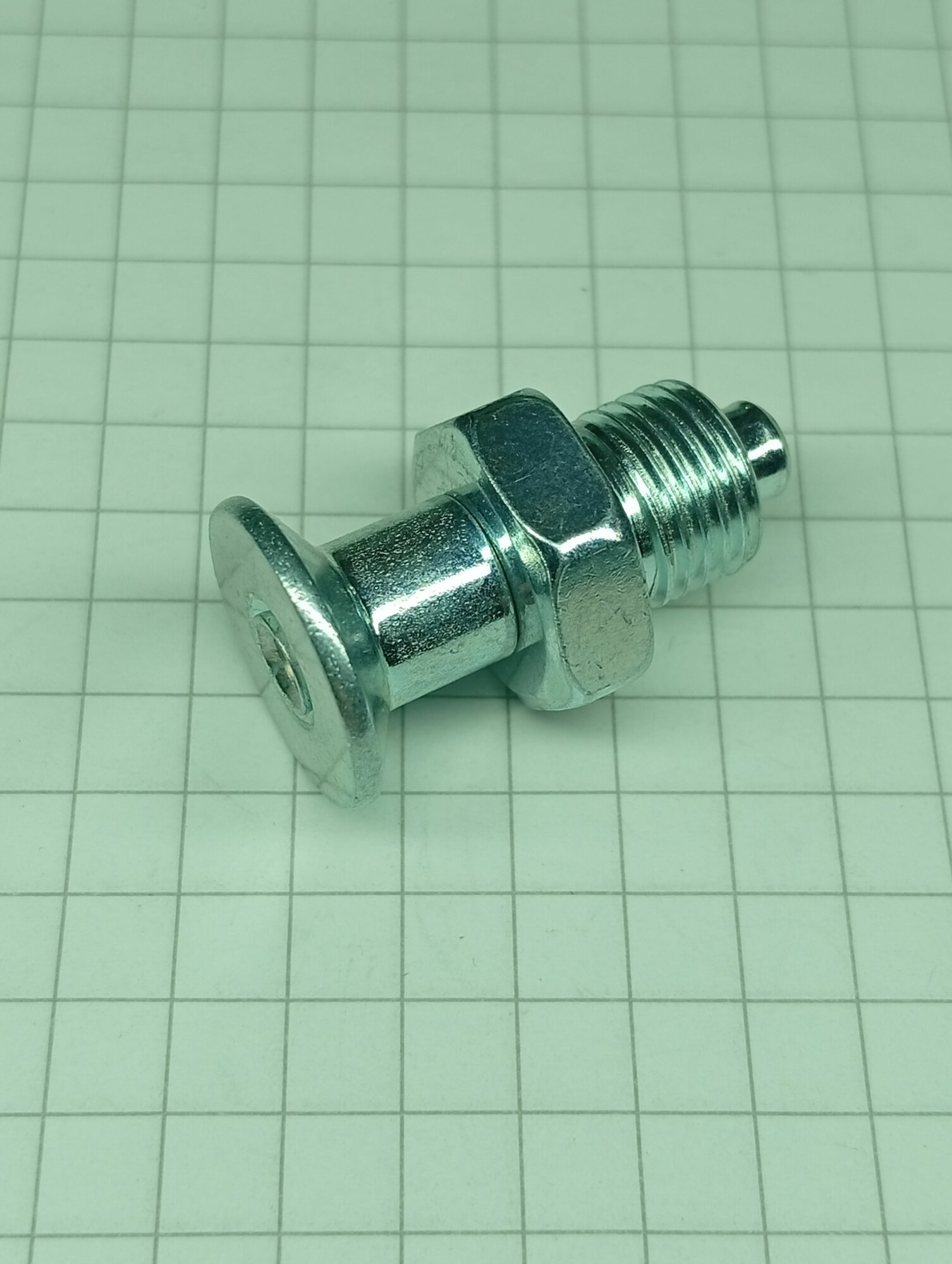 Болт стопорный муфты штанги для триммера CHAMPION / 03060030005