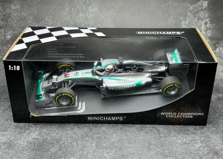 MINICHAMPS Модель болида F1 Mercedes-AMG, 1:18, Чемпион мира 2014 (Mercedes F1 W05, Льюис Хэмилтон, Чемпион мира 2014)