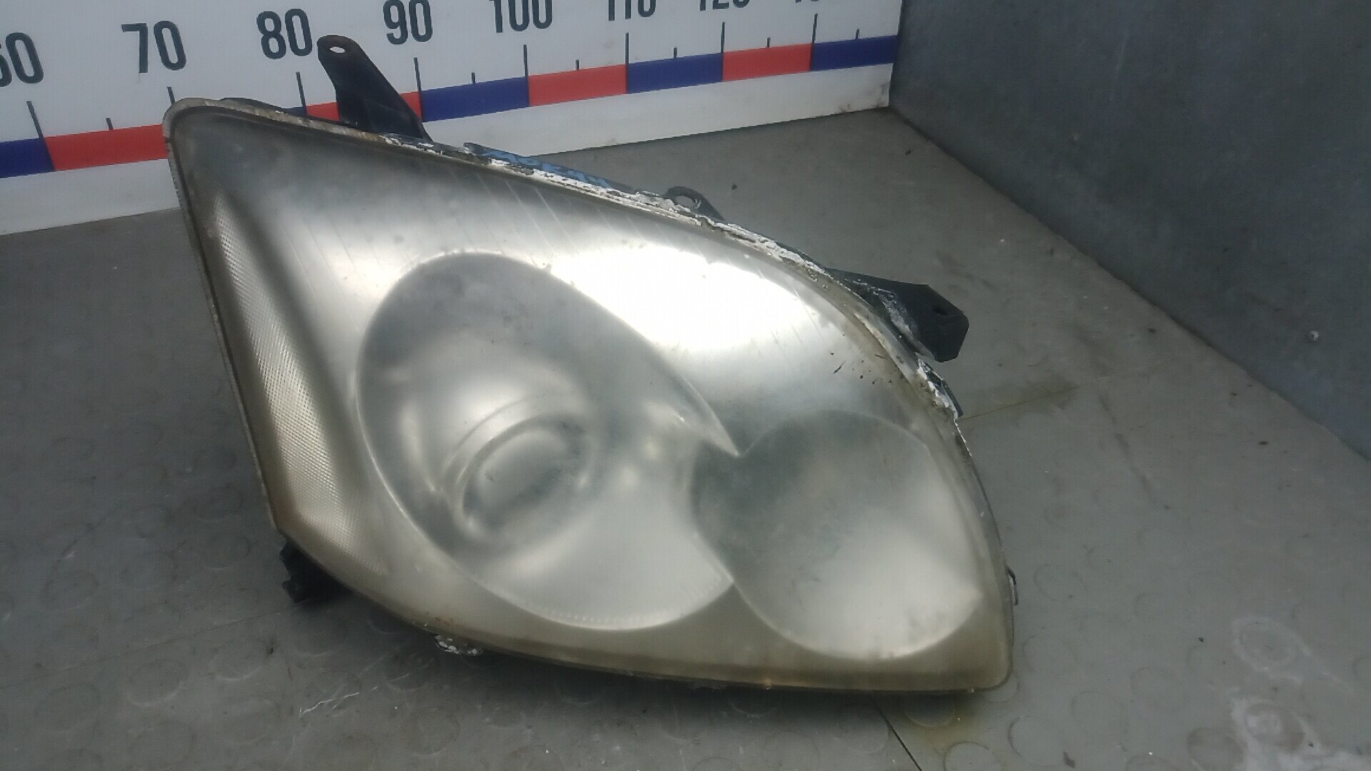 Фара правая TOYOTA AVENSIS T25
