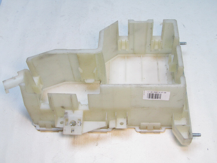 Корпус блока предохранителей задних LR002154, 6G9T14A067BC Land Rover Freelander 2
