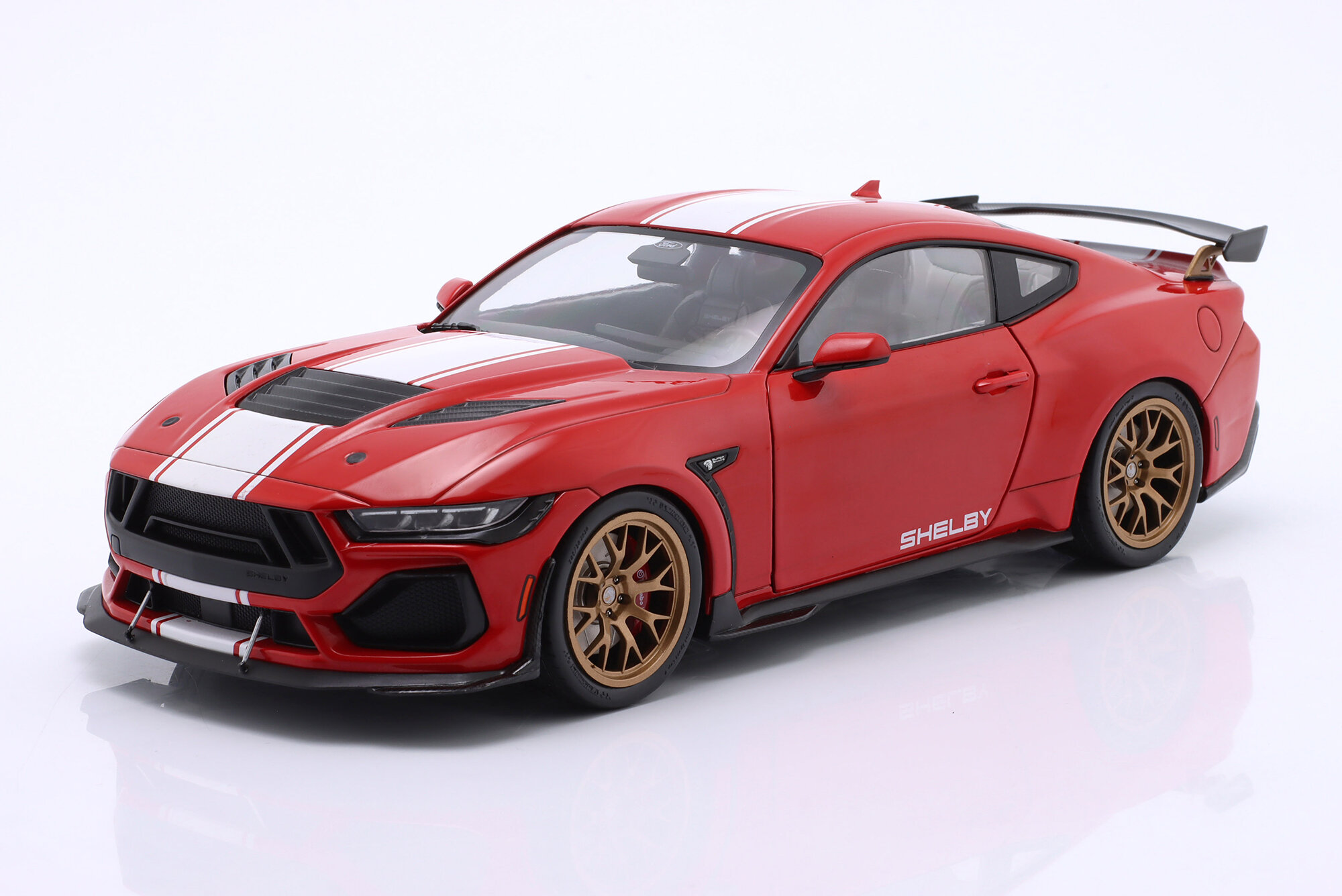 Модель коллекционная SOLIDO Ford shelby mustang super snake 2024 red white