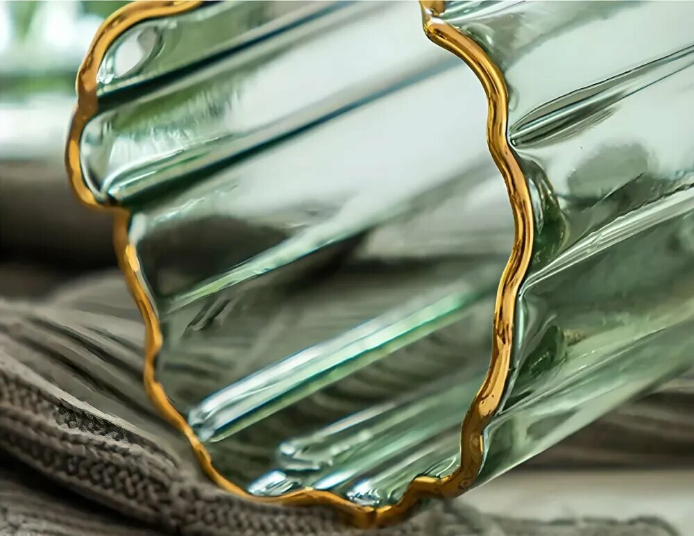 Ваза для цветов и сухоцветов стеклянная зеленая