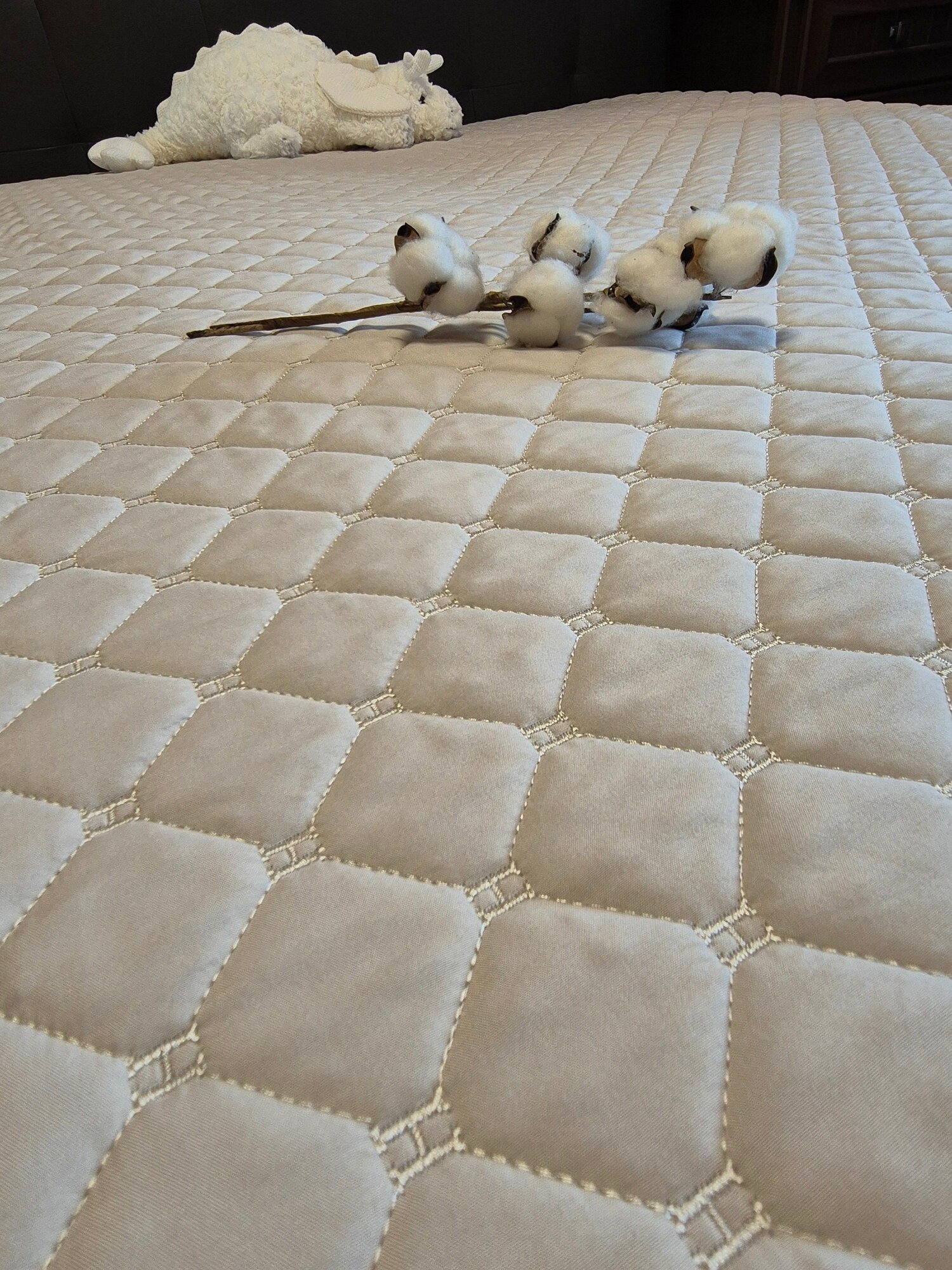 Стеганое покрывало Hermes 160х220 см, на кровать и диван, Слоновая кость