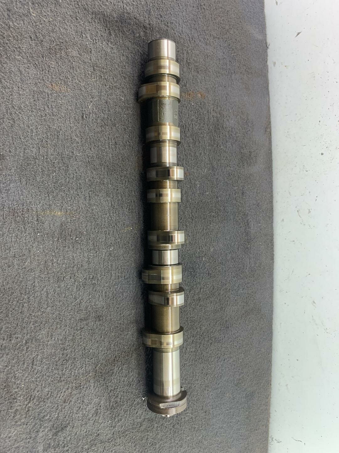 Распредвал левый Mercedes-Benz E W211 2004