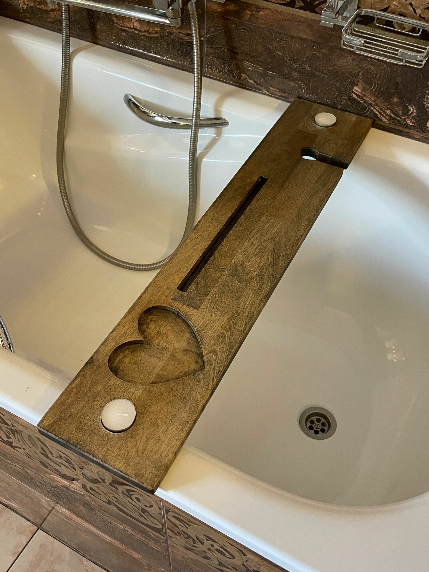 Столик-полка для ванны с сердечком, массив березы, 75*15*2 см