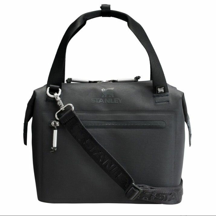 Изолированные сумки Stanley