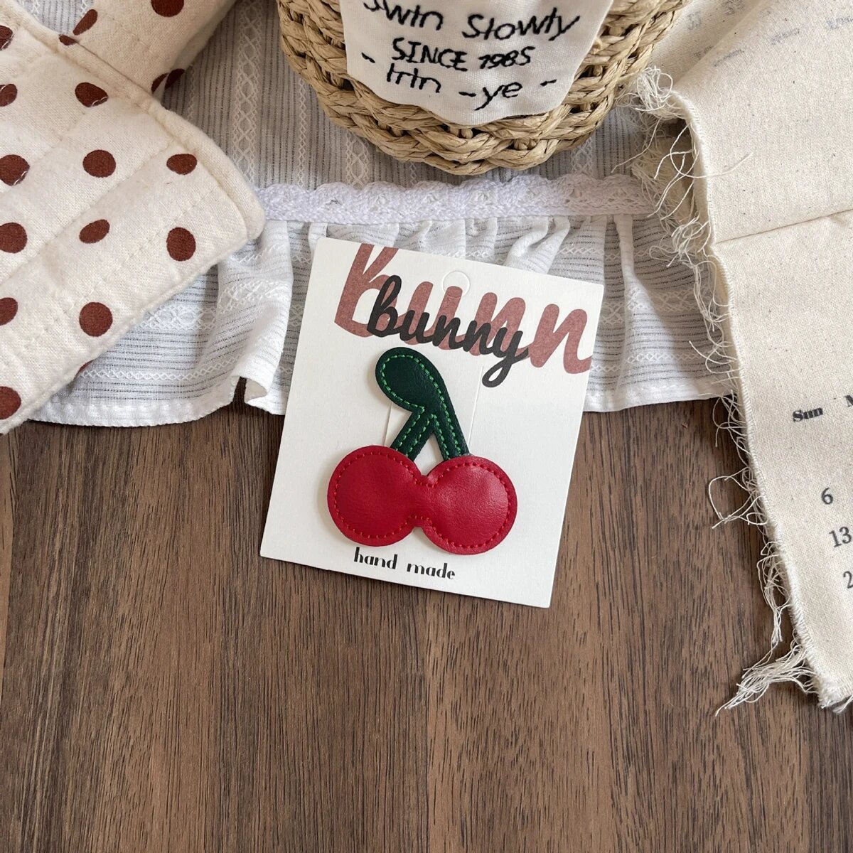 Кожаные детские заколки для волос Girl hair clips F0495 cherry