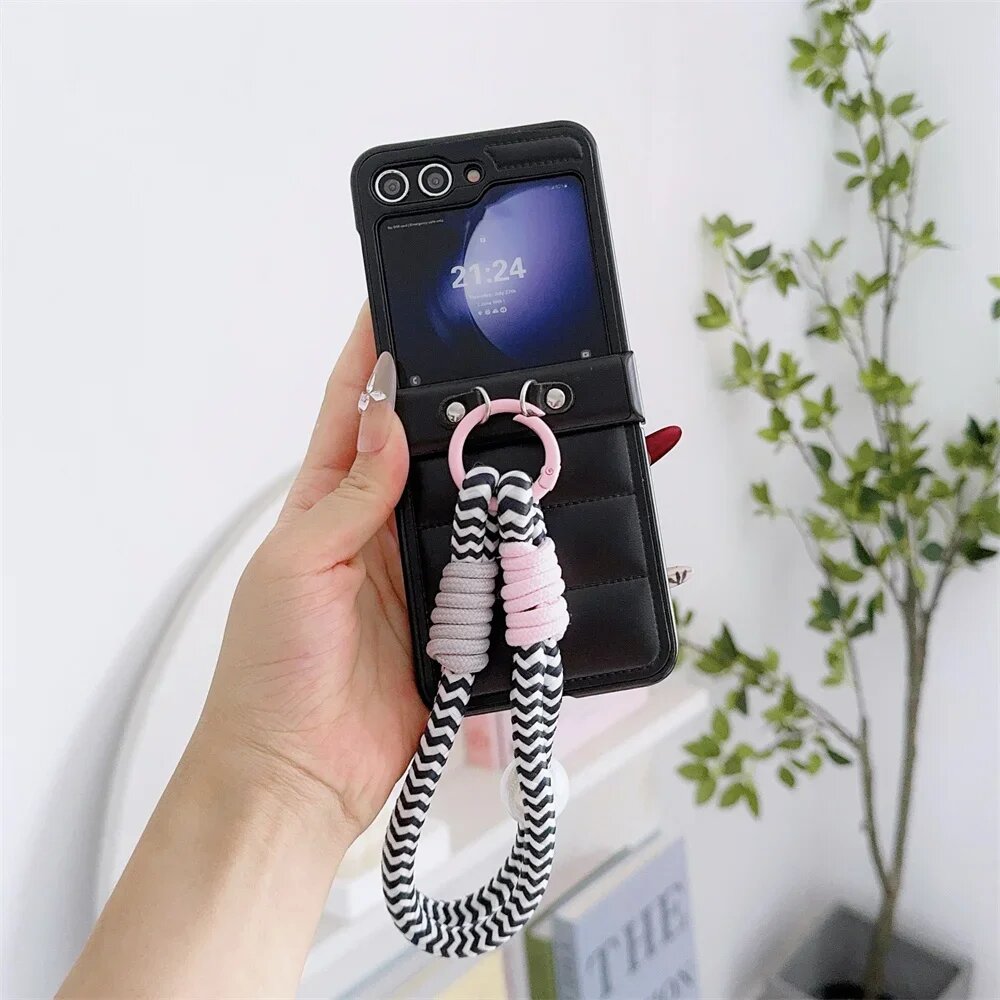 Черный чехол для Samsung Galaxy Z Flip7 с ремешком