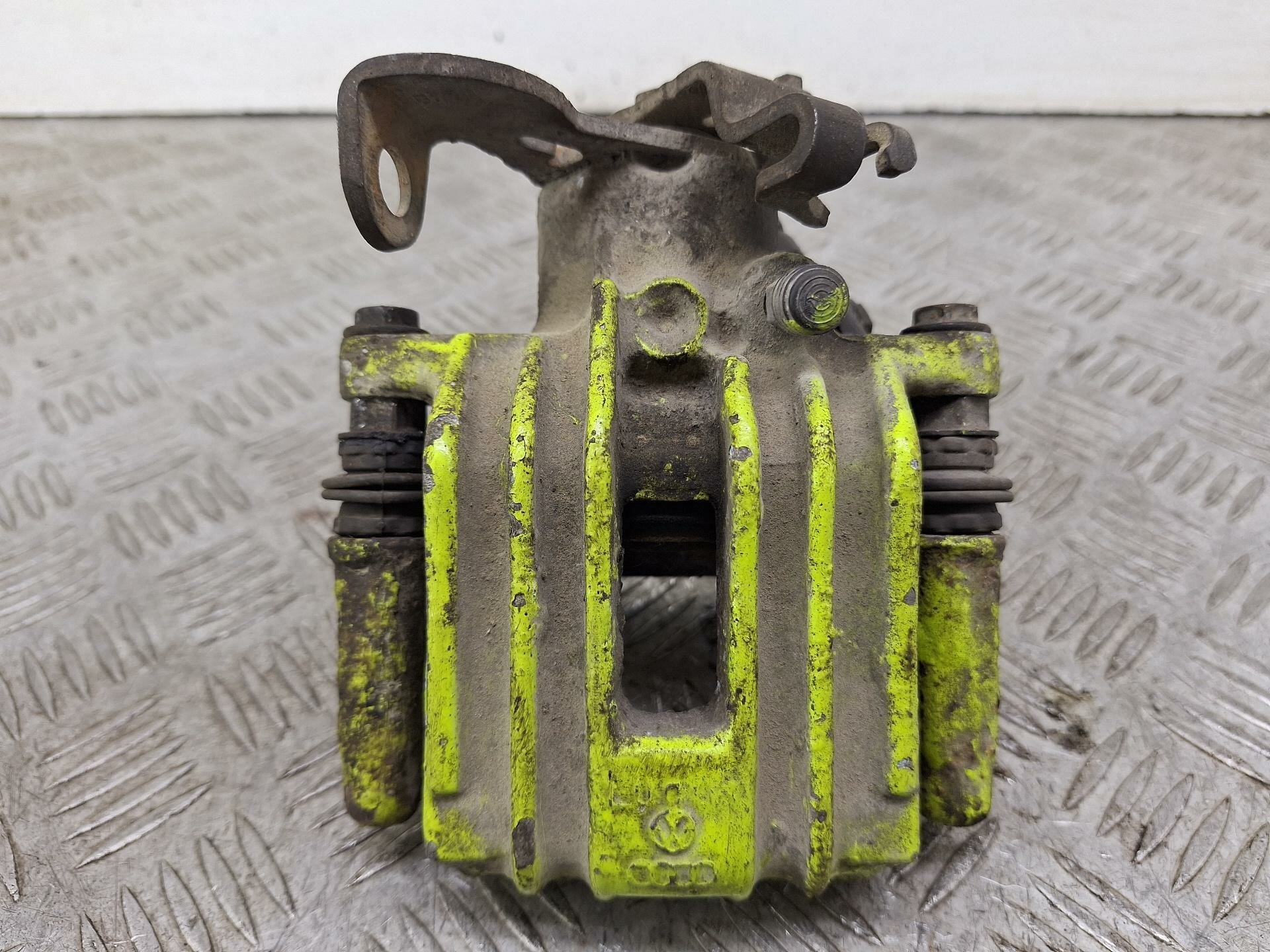 Суппорт тормозной задний правый Audi A4 B7 2006