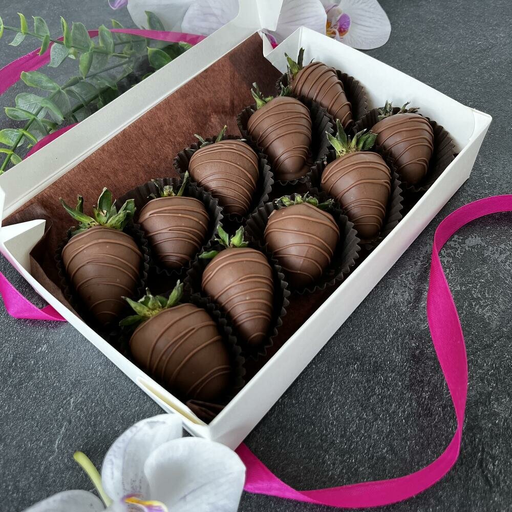 Классическая клубника в молочном шоколаде 10 ягод