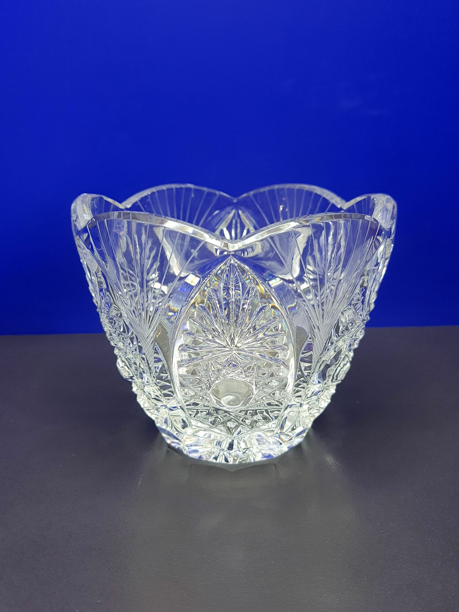 Винтажная ваза конфетница, хрусталь, 13 см, рельефный узор, СССР, 1970-е.