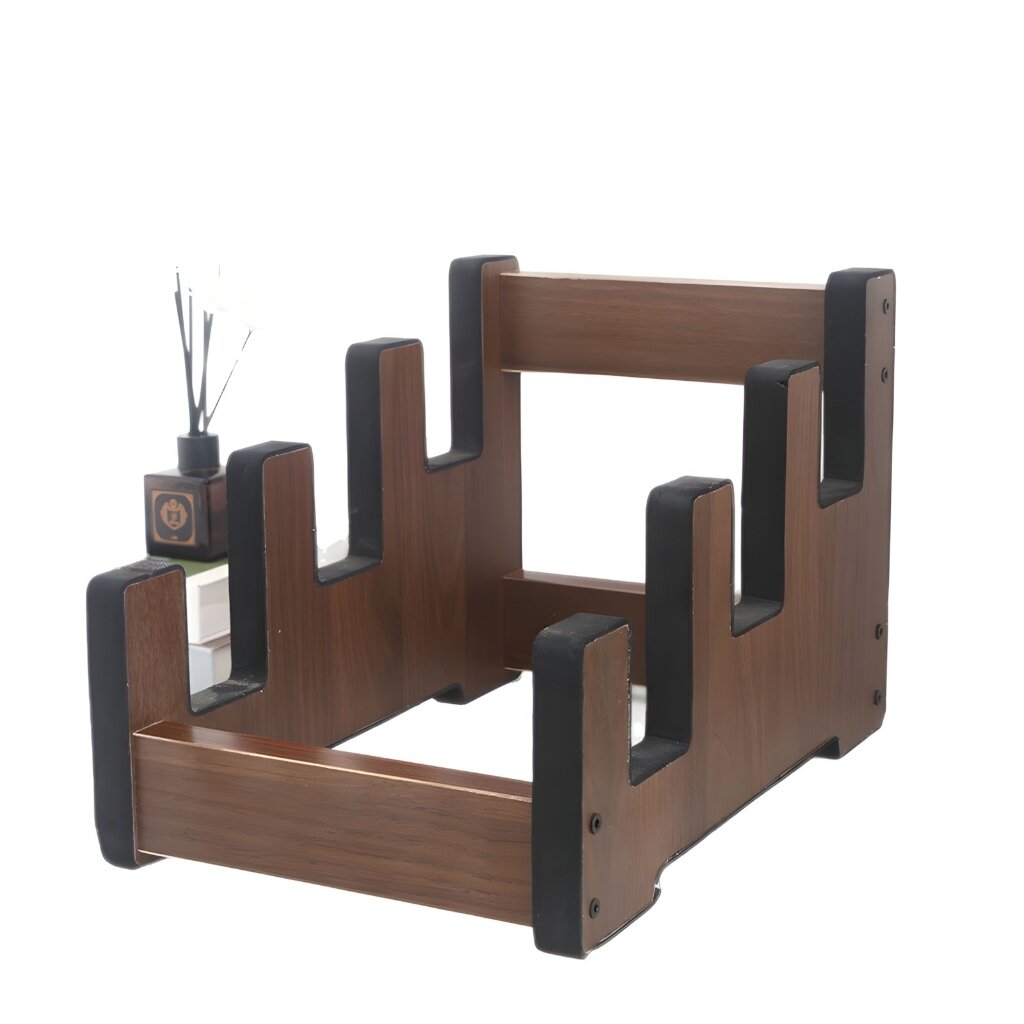 Стильная деревянная подставка для гитары экономит место и позволяет безопасно разместить 3 электрогитары или бас-гитары