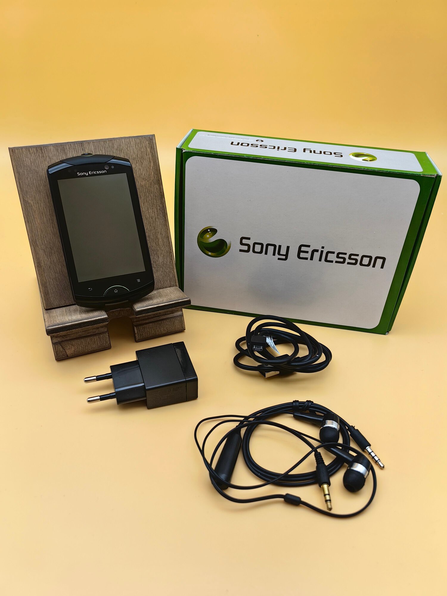 Мобильный телефон Sony Ericsson Live with Walkman (WT19i), Черный