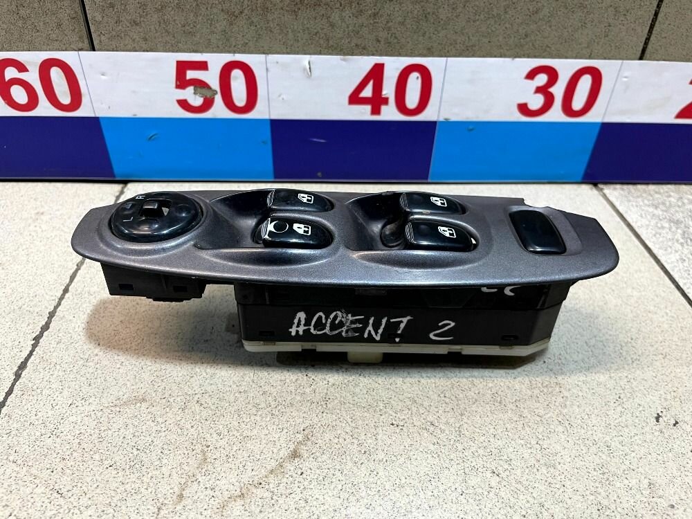 Блок управления стеклоподъемниками Hyundai Accent