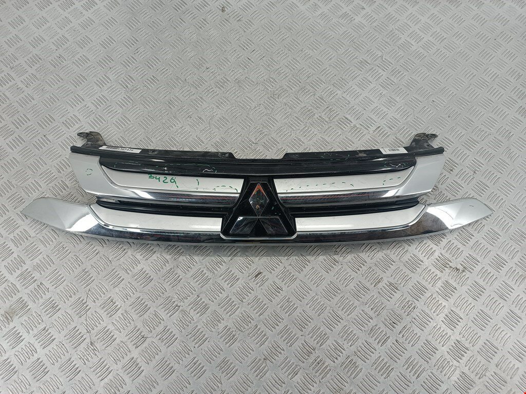 Решетка радиатора Mitsubishi Outlander 3 арт. 2272956