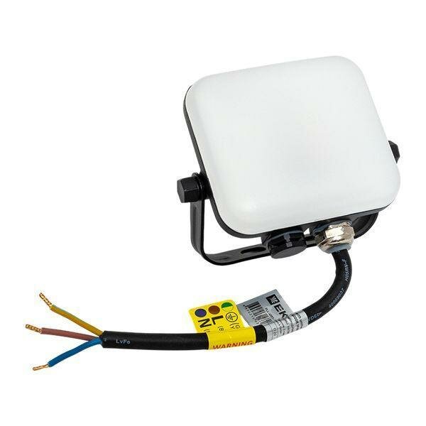 Прожектор светодиодный сдо-4001 10 вт 4000к ip65 с равномерной засветкой luma