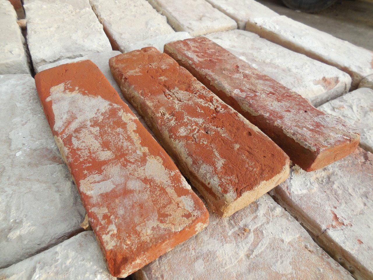 Декоративная плитка под кирпич в стиле лофт старый