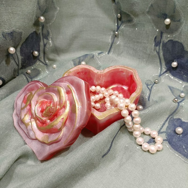 Шкатулка декоративная из эпоксидной смолы ручной работы