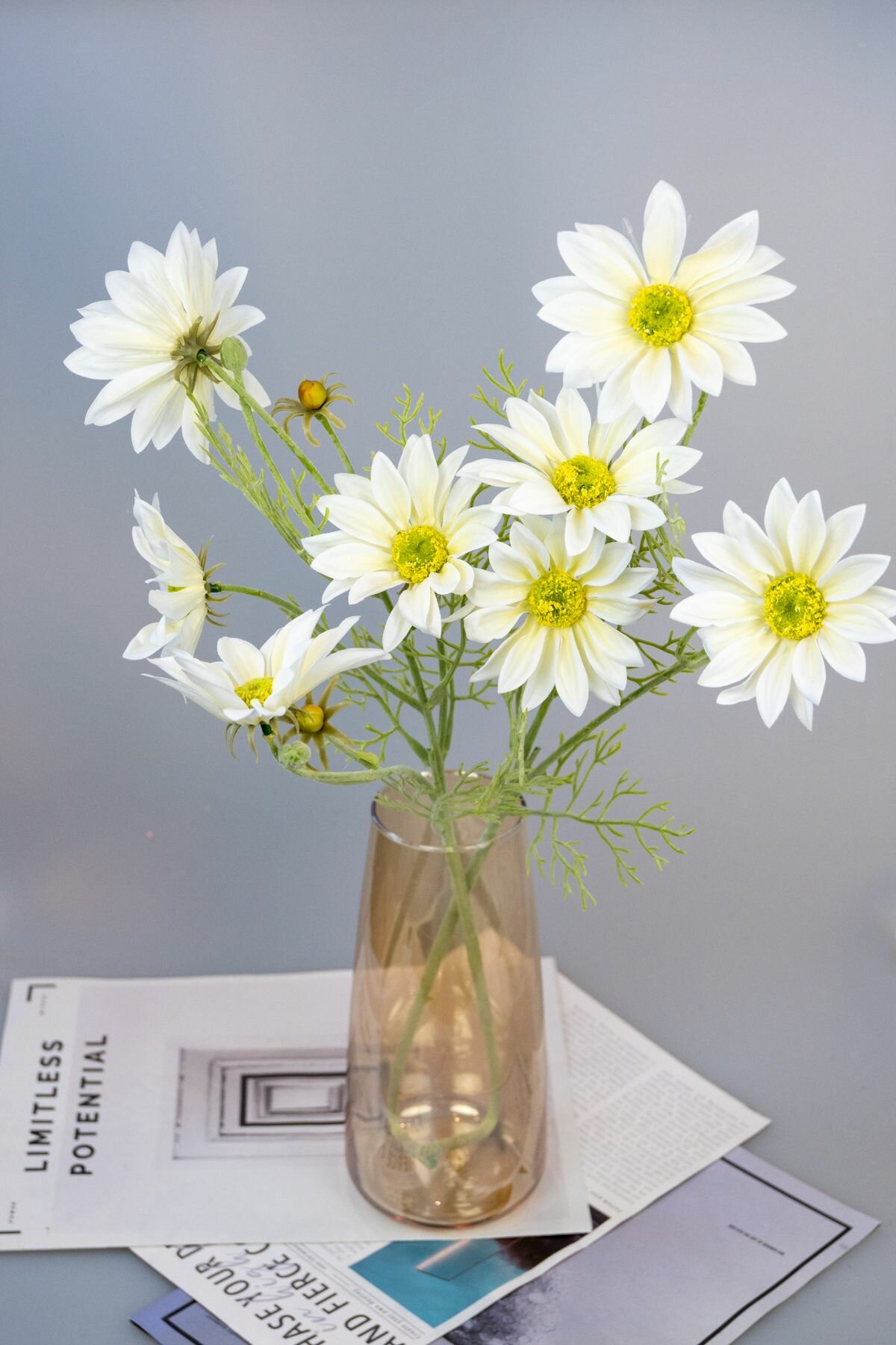 Искусственные цветы для декора интерьера премиум из силикона Ромашка гербера белая 2 ветки 65 см