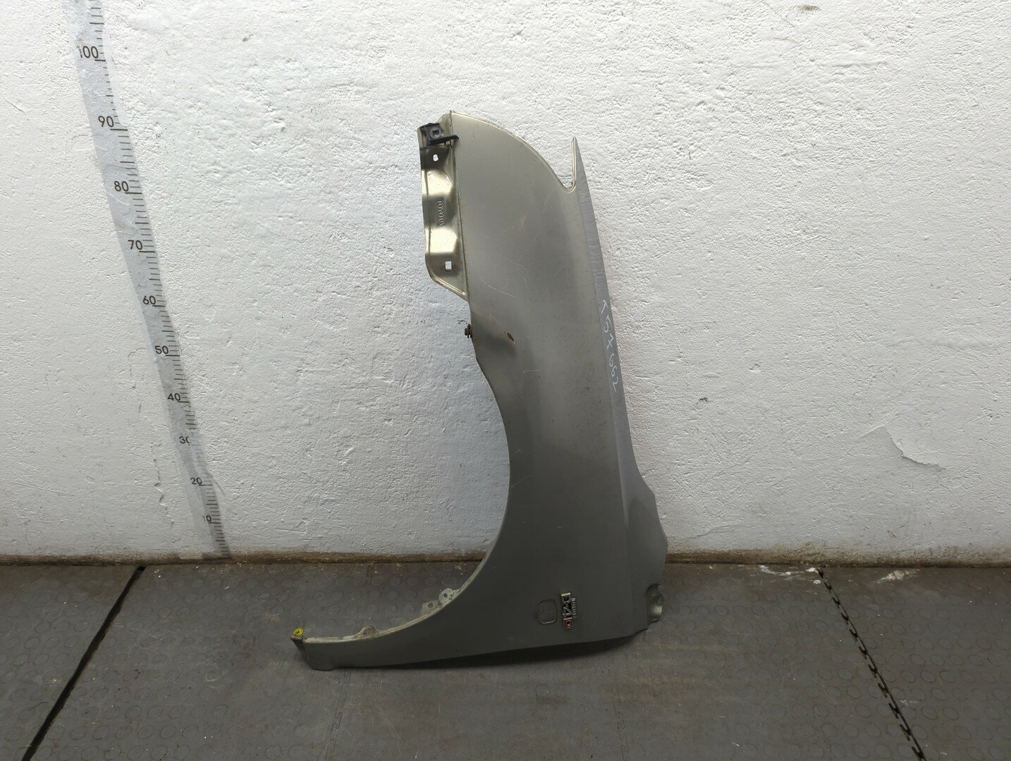 Крыло левое переднее Toyota Avensis 2 Б/У