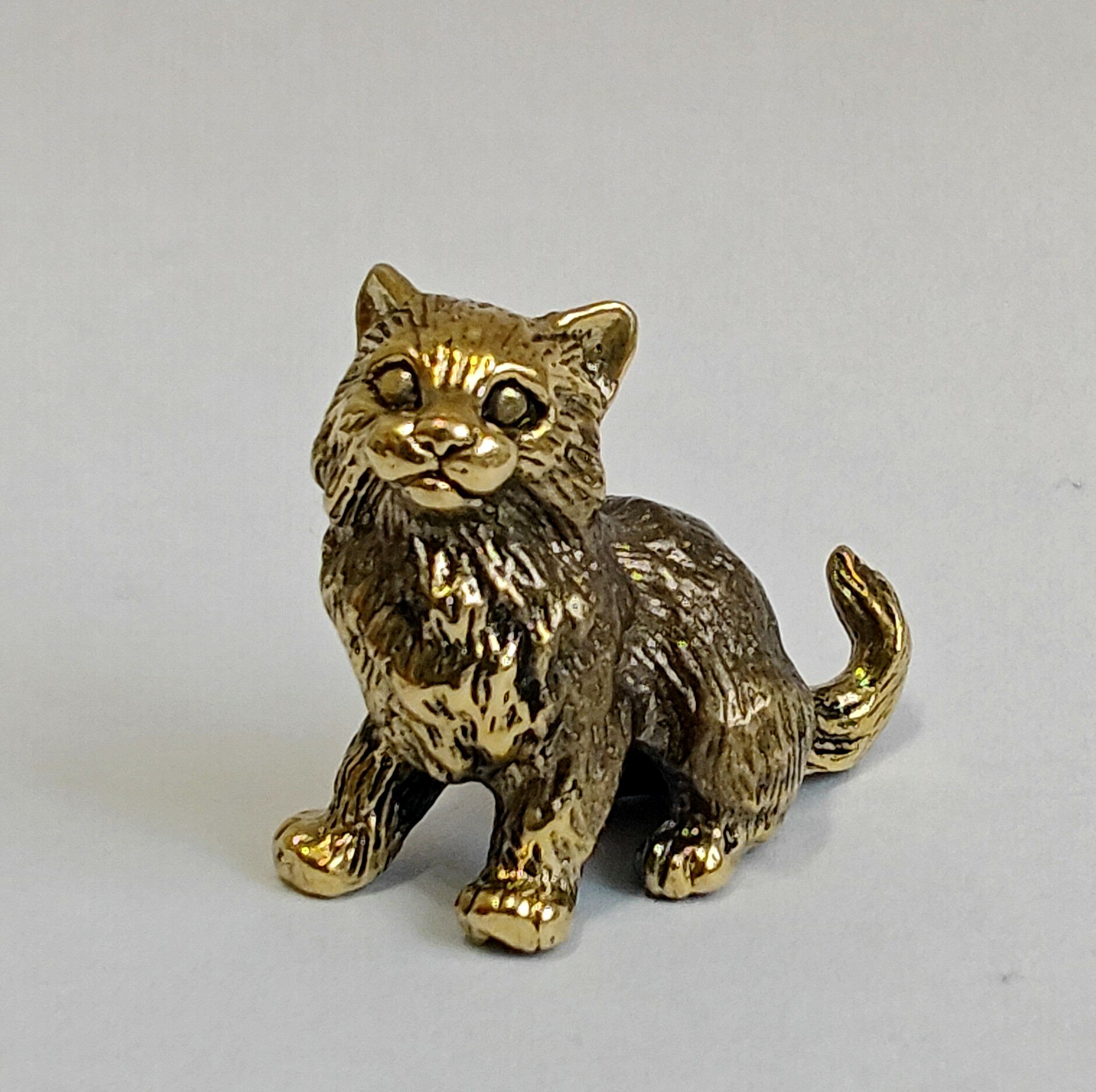 Котенок, милый котик - небольшая фигурка котенка из бронзы