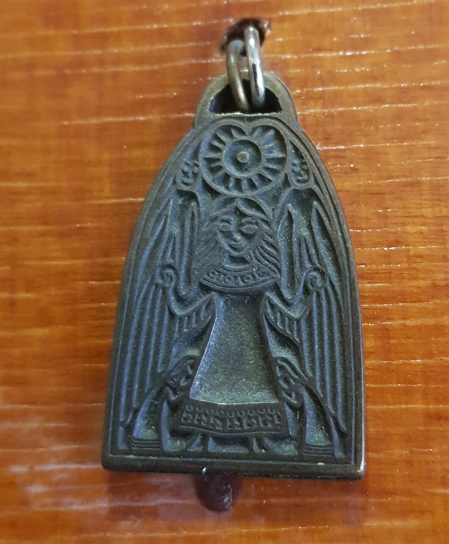 Амулет талисман защитный "Матерь Макошь-дает Мудрость и Жизненную Энергию, охраняет домашний Очаг" 3х2см, металлический, 066