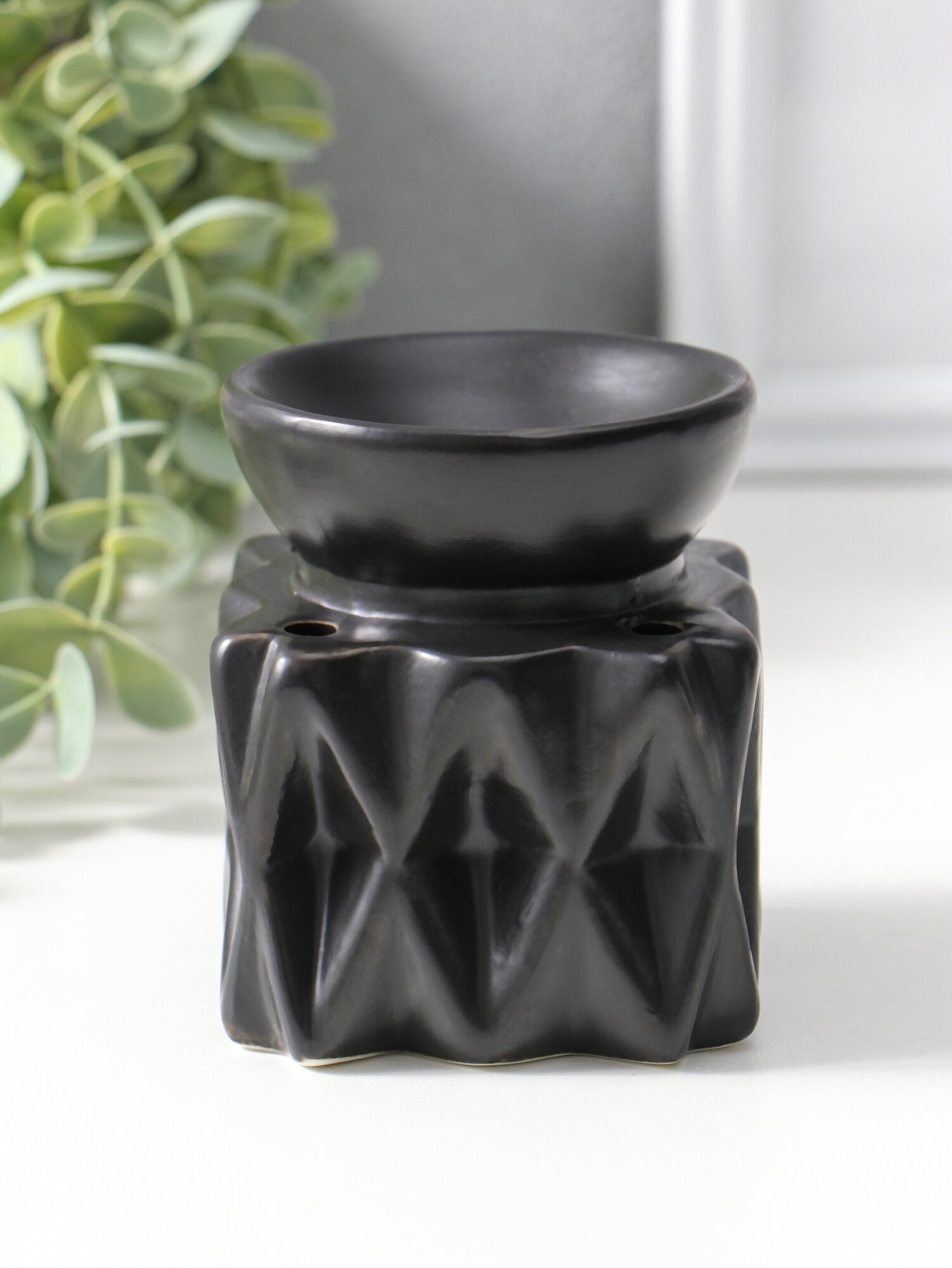 Аромалампа для эфирных масел «Грани. Куб», чёрные, 8×8×9.5 см