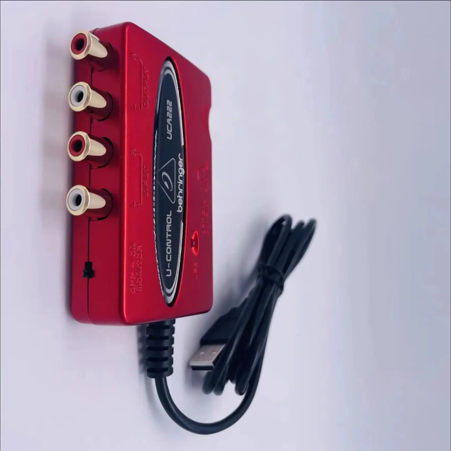 BEHRINGER UCA222 USB аудиоинтерфейс