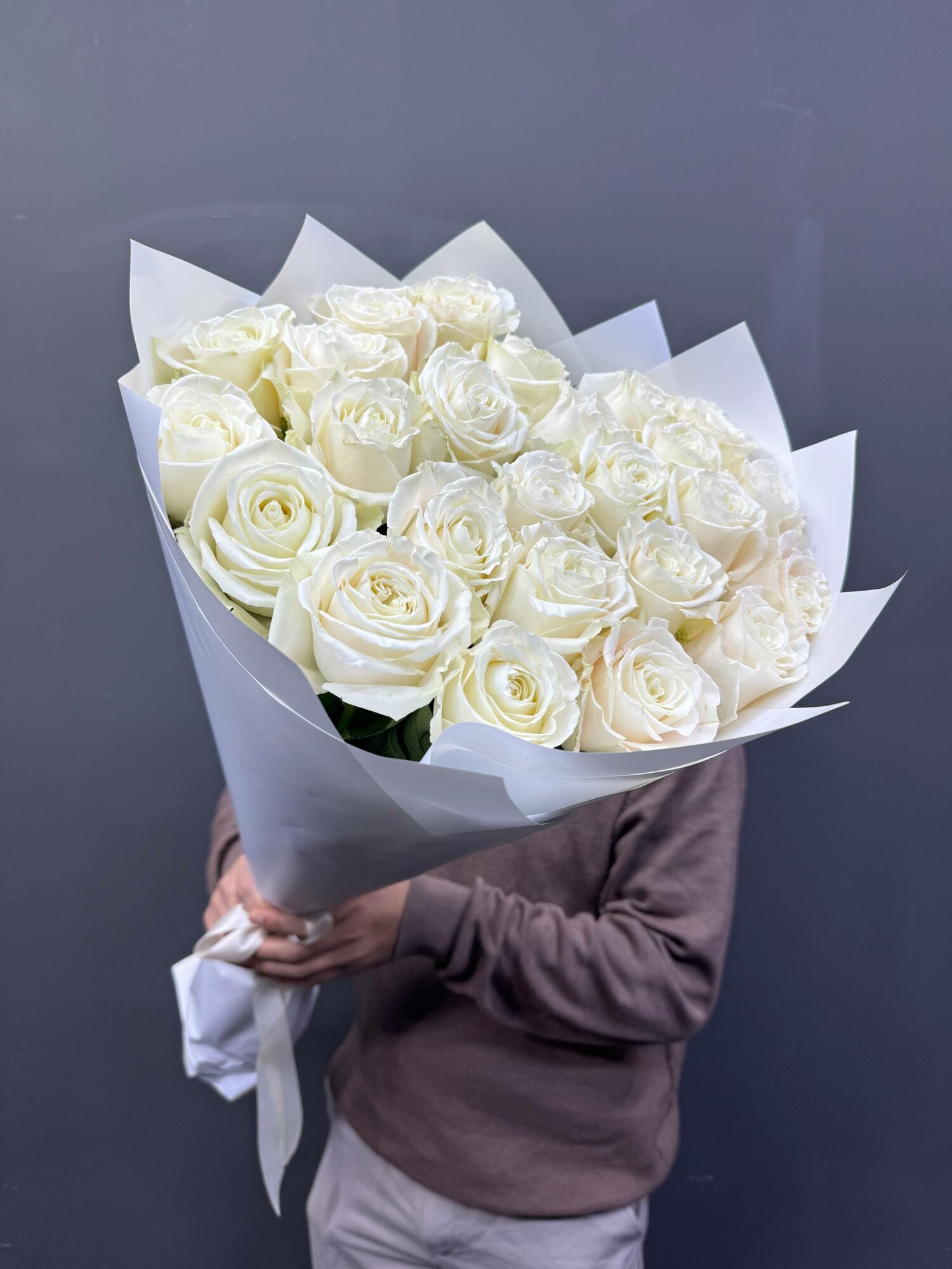 25 белых роз / Белые розы эквадор 25 шт. / Букет белых роз 25 шт / Доставка цветов