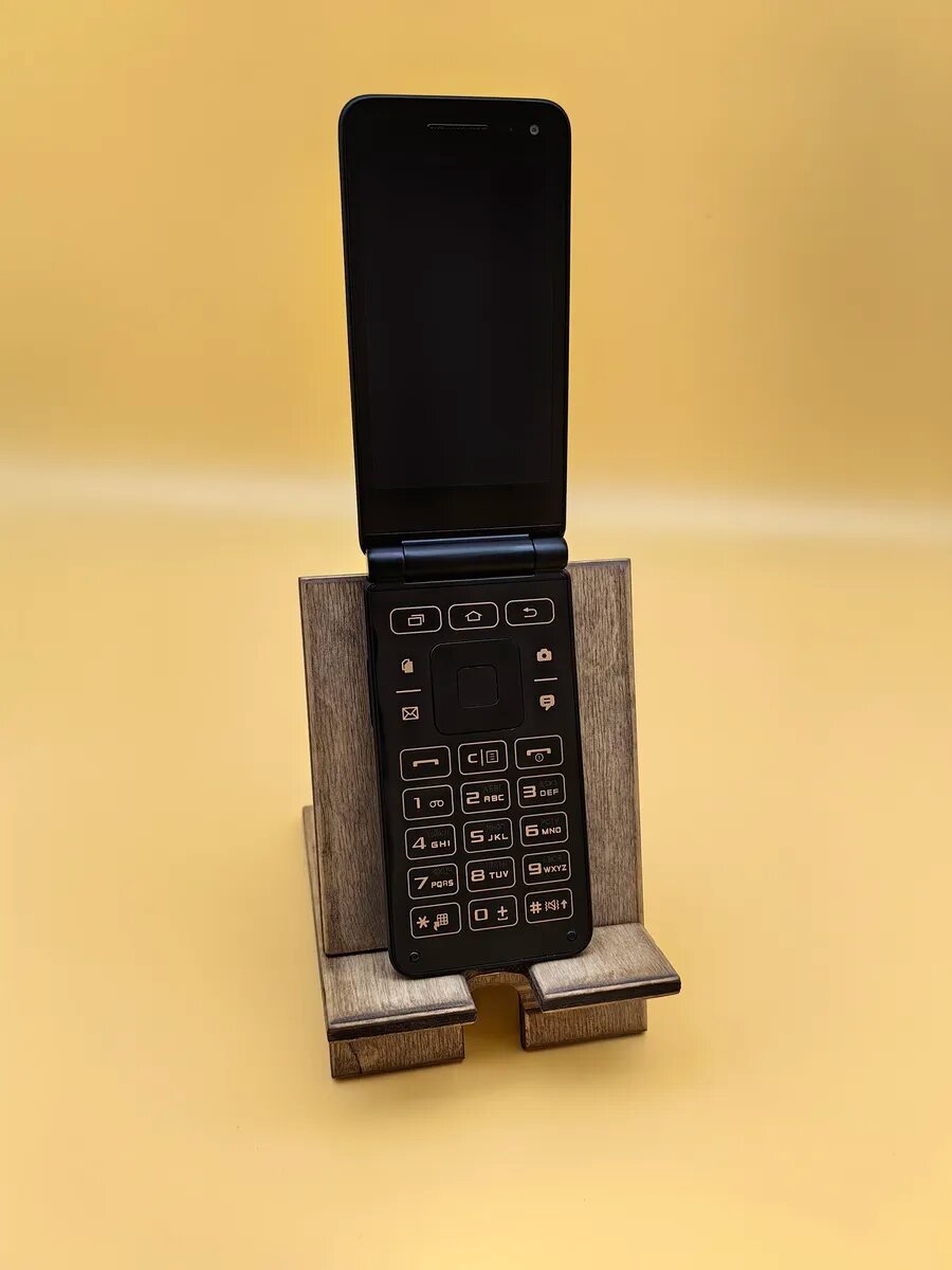 Кнопочный телефон на Андроиде Samsung Galaxy Folder 2