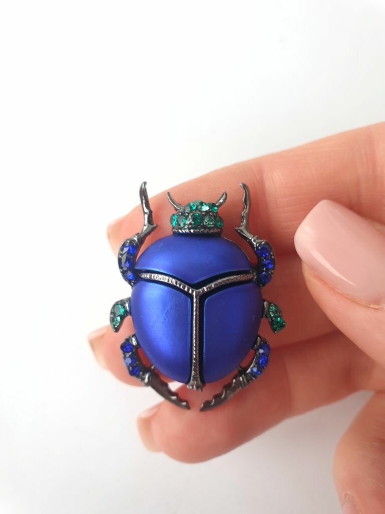 Брошь, стразы