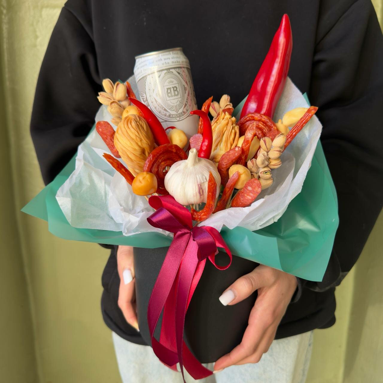 Съедобный букет «Мужская гармония» — оригинальный подарок для ценителей вкуса!