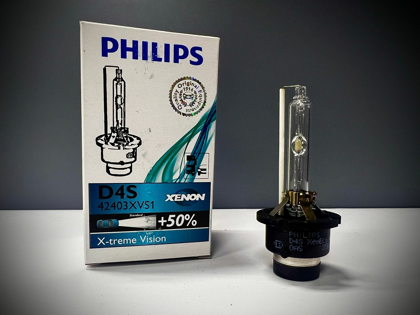Ксеноновая лампа Philips D4S для Mazda 3 BM 2013-2018 / 35W +150% X-treme Vision 1шт / Лампа Филипс 5500K Холодный белый