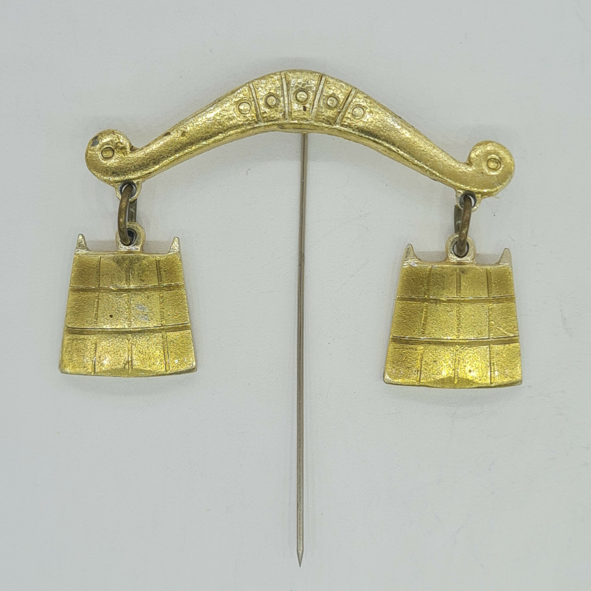 Значок СССР 25к весы советский винтажный