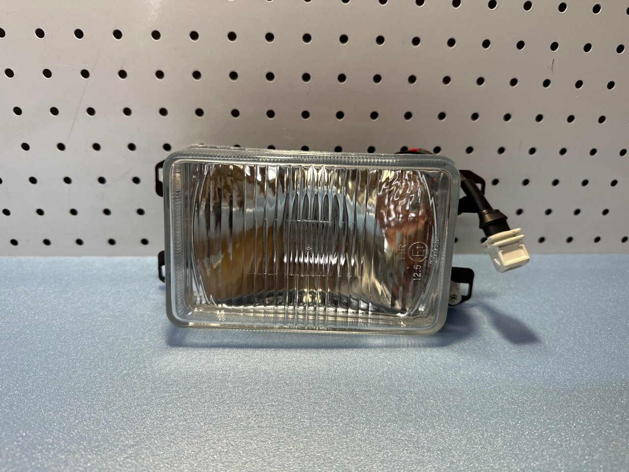 Фара противотуманная MERCEDES ACTROS MP1 правая (мерседес) (дополнительная)(дальний свет)