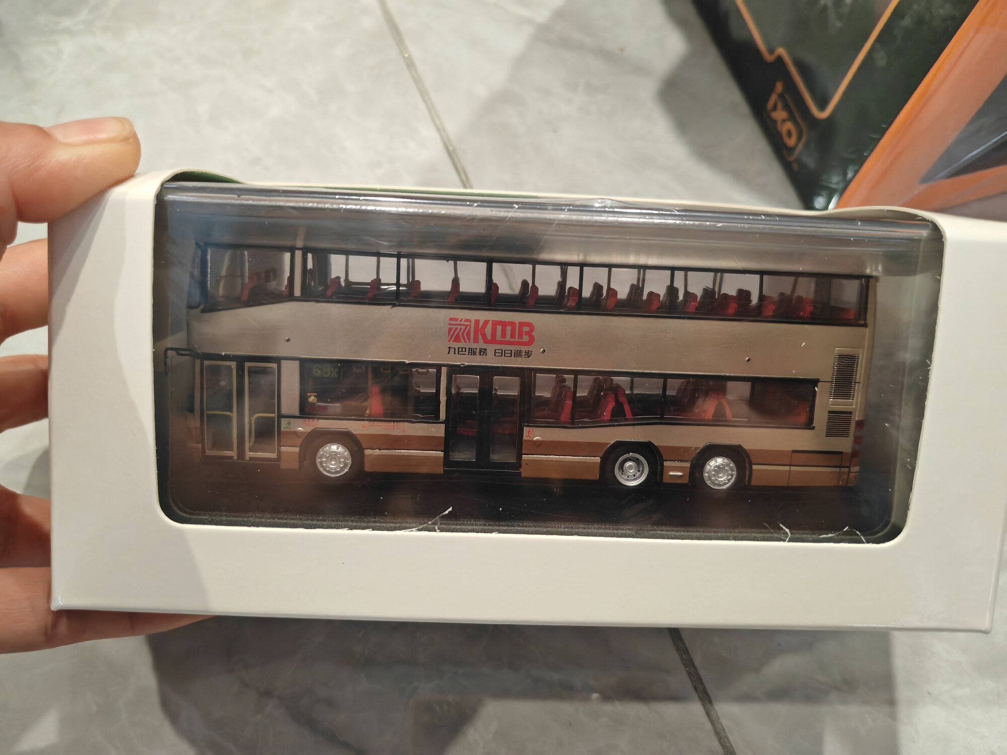 Модель автобуса Neoplan Double-Decker Bus в масштабе 1:76, изготовленная из литого под давлением металла