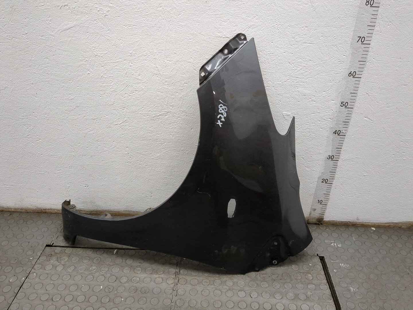 Крыло левое переднее Toyota Yaris Б/У