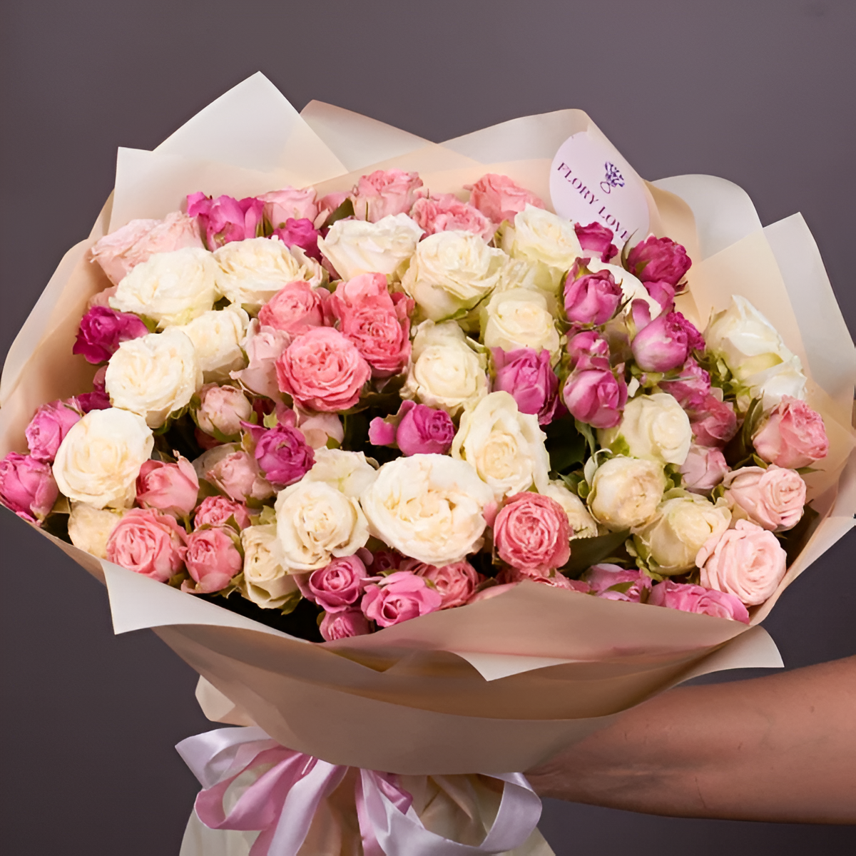 Монобукет Flory Love "Розы микс", 11 стеблей, кустовые, оформление пленкой