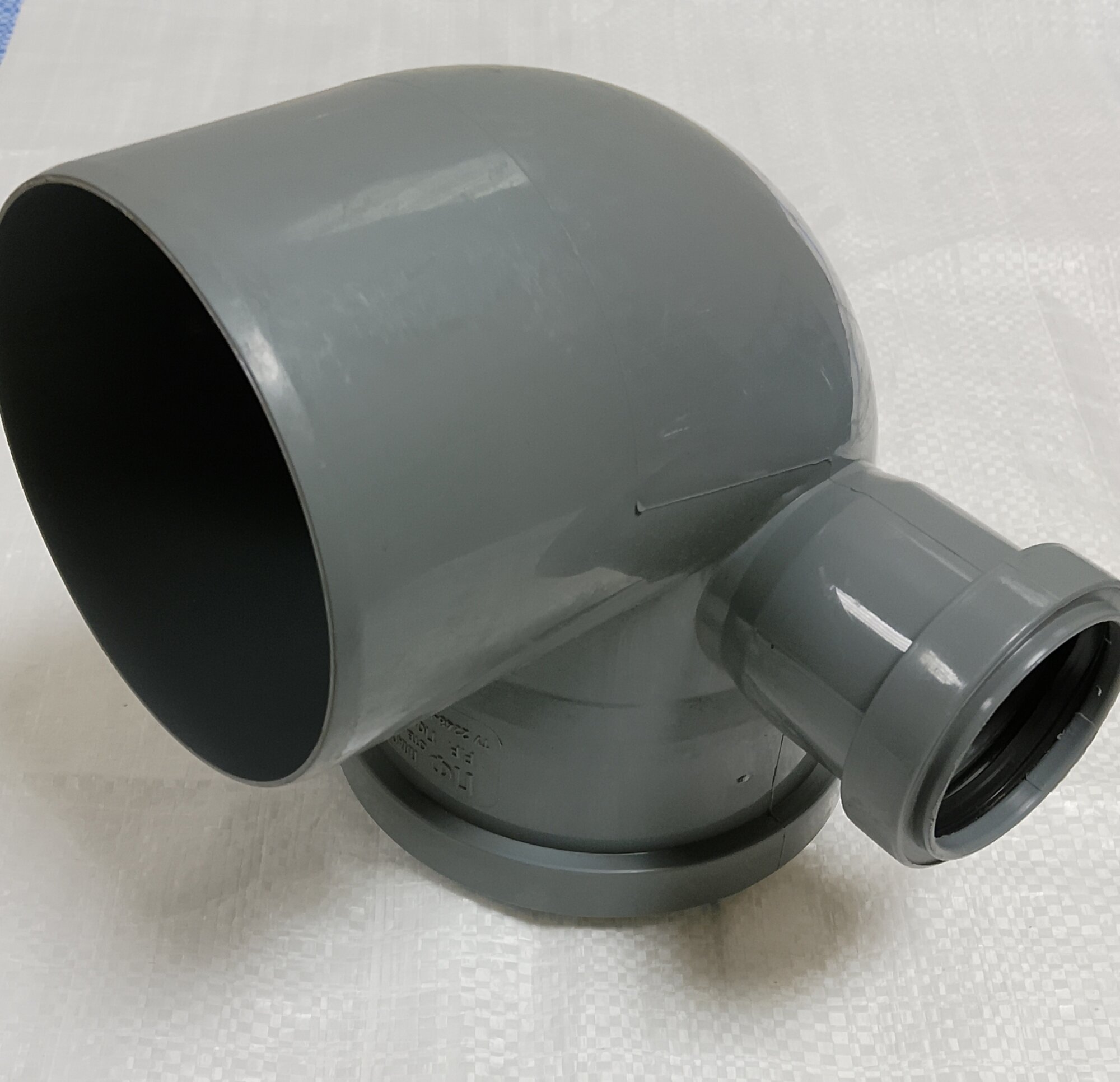 Отвод ПП 110 х 90 ° лева - права "Пластфитинг " выходом на 50.