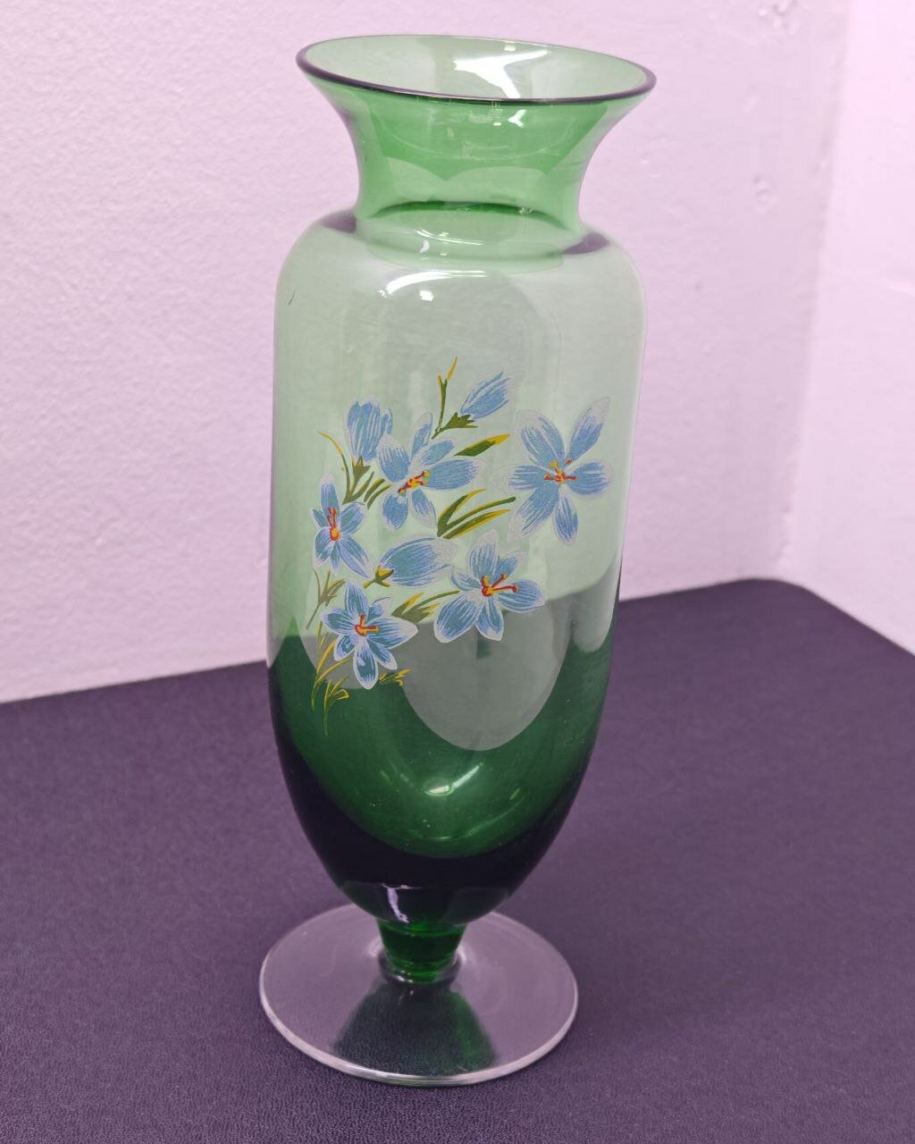 Ваза из зеленого тонкого стекла, с цветочным декором, цветное стекло, декаль, СССР