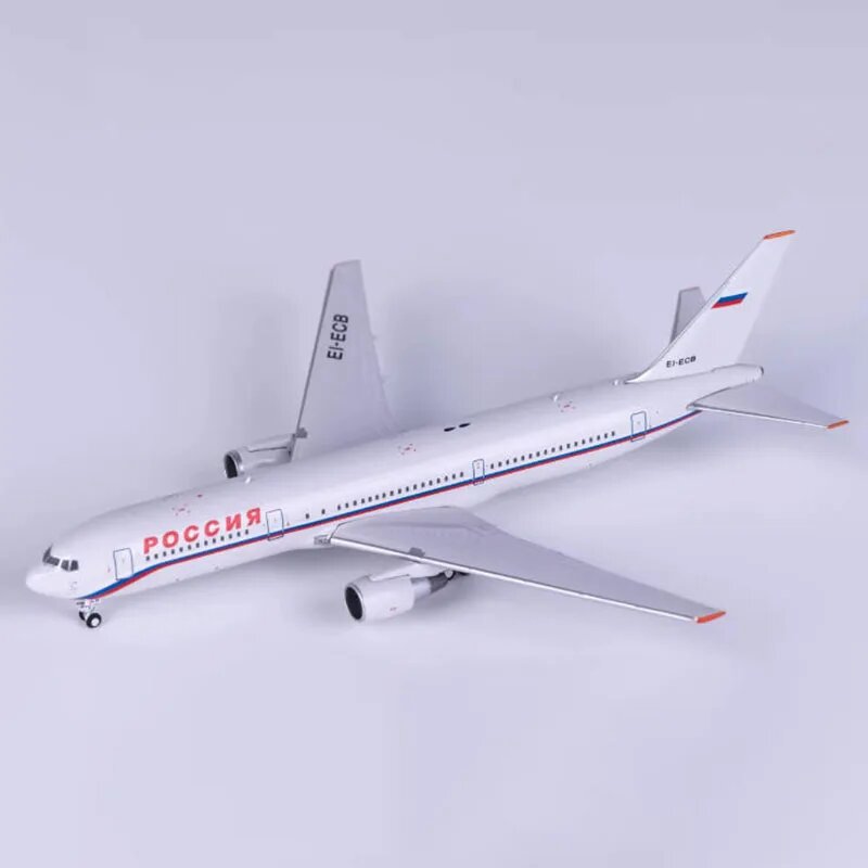 Коллекционная модель самолета HYINUO B767-300 1:400