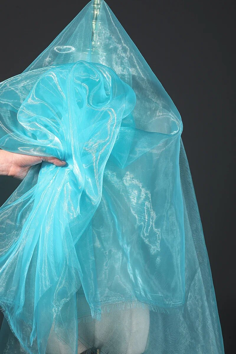 Градиентная красная органза 1,5 м x 1 м Lake blue