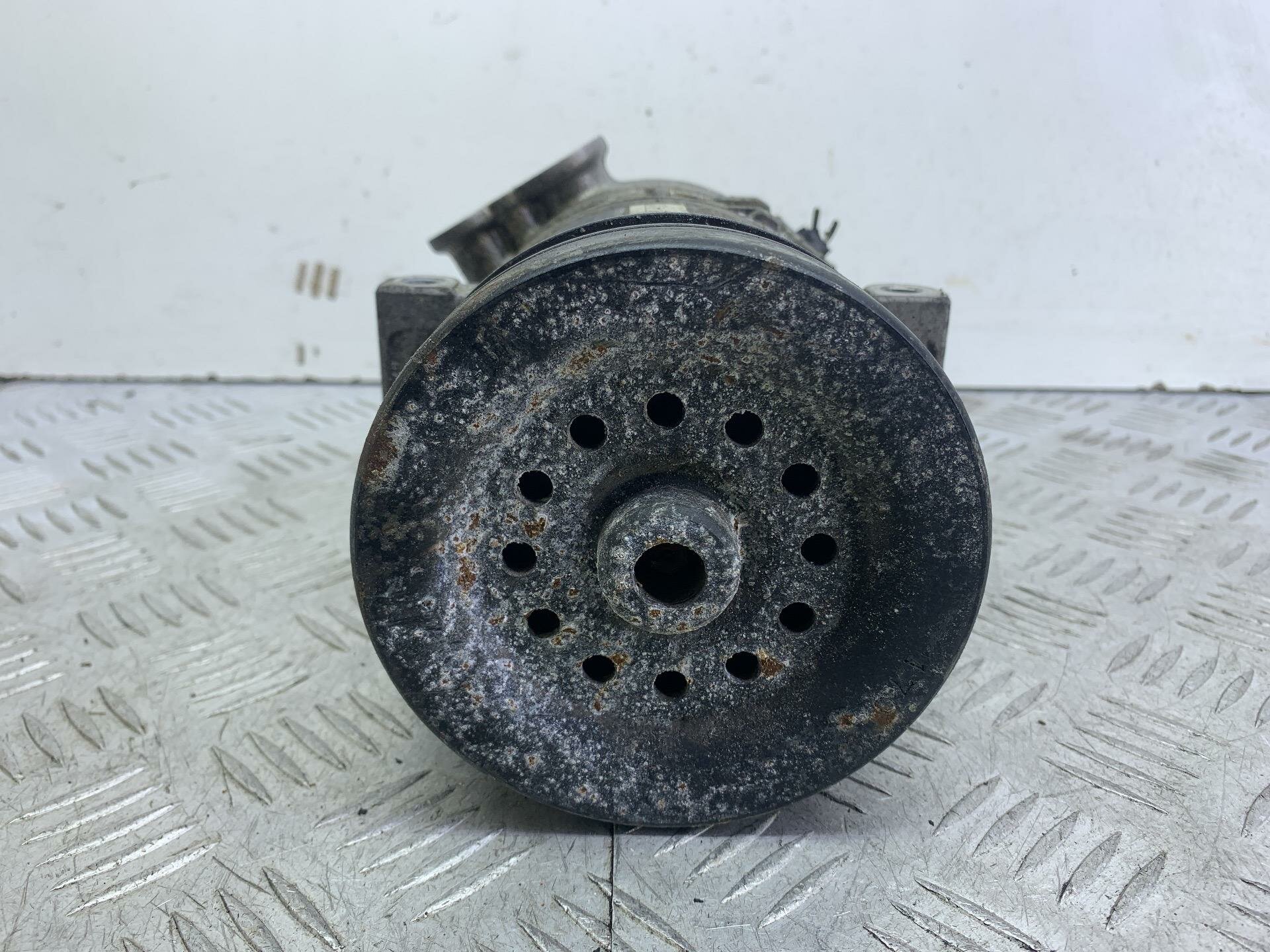 Компрессор кондиционера Opel Corsa E 2016 55701200