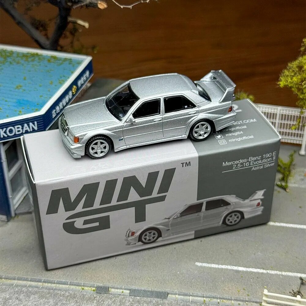 Машинка MINIGT 1:64 #852 Mercedes-Benz 190E 2.5-16 Evolution II Astral Silver