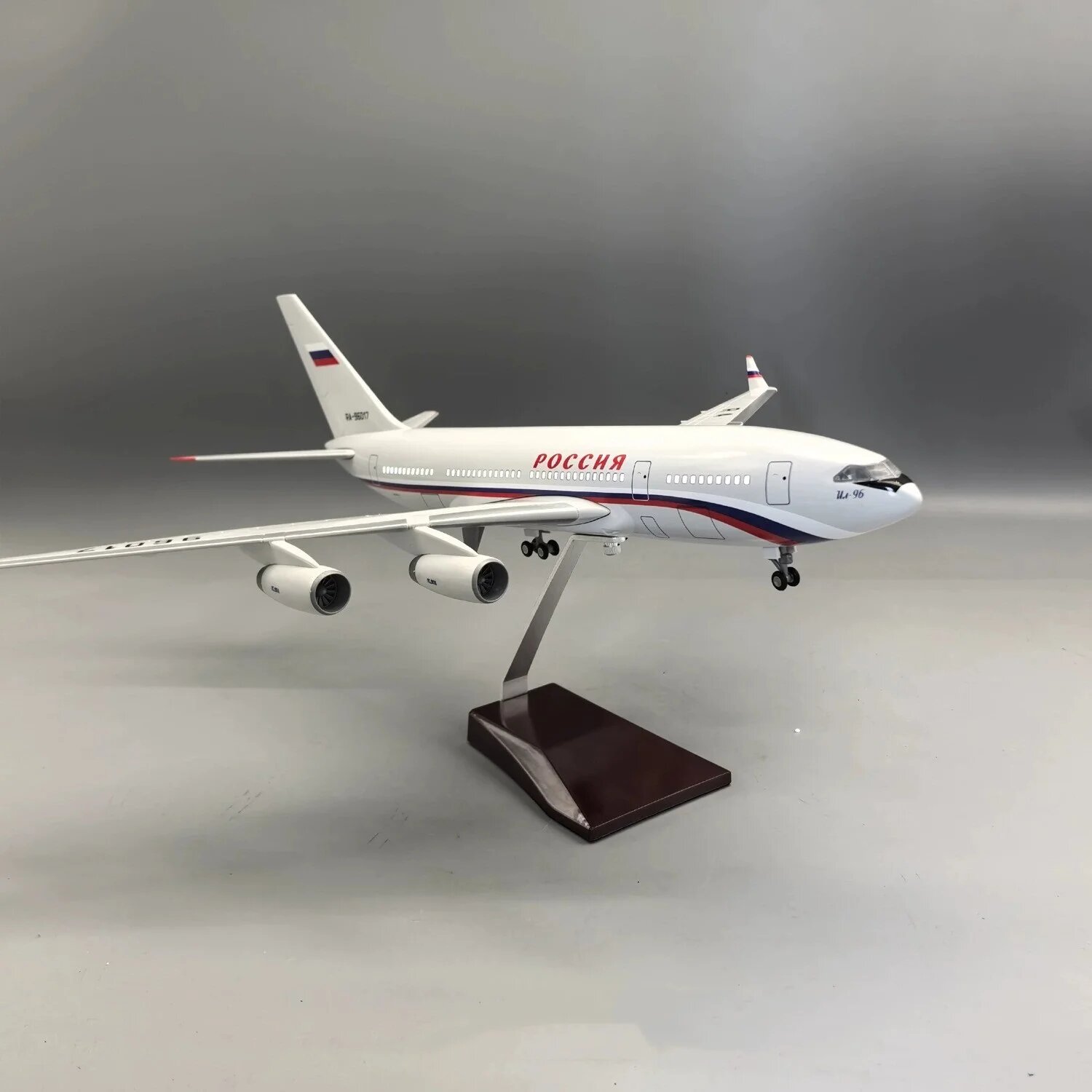 Модель самолета Ил-96 ZOCO 46 см with light