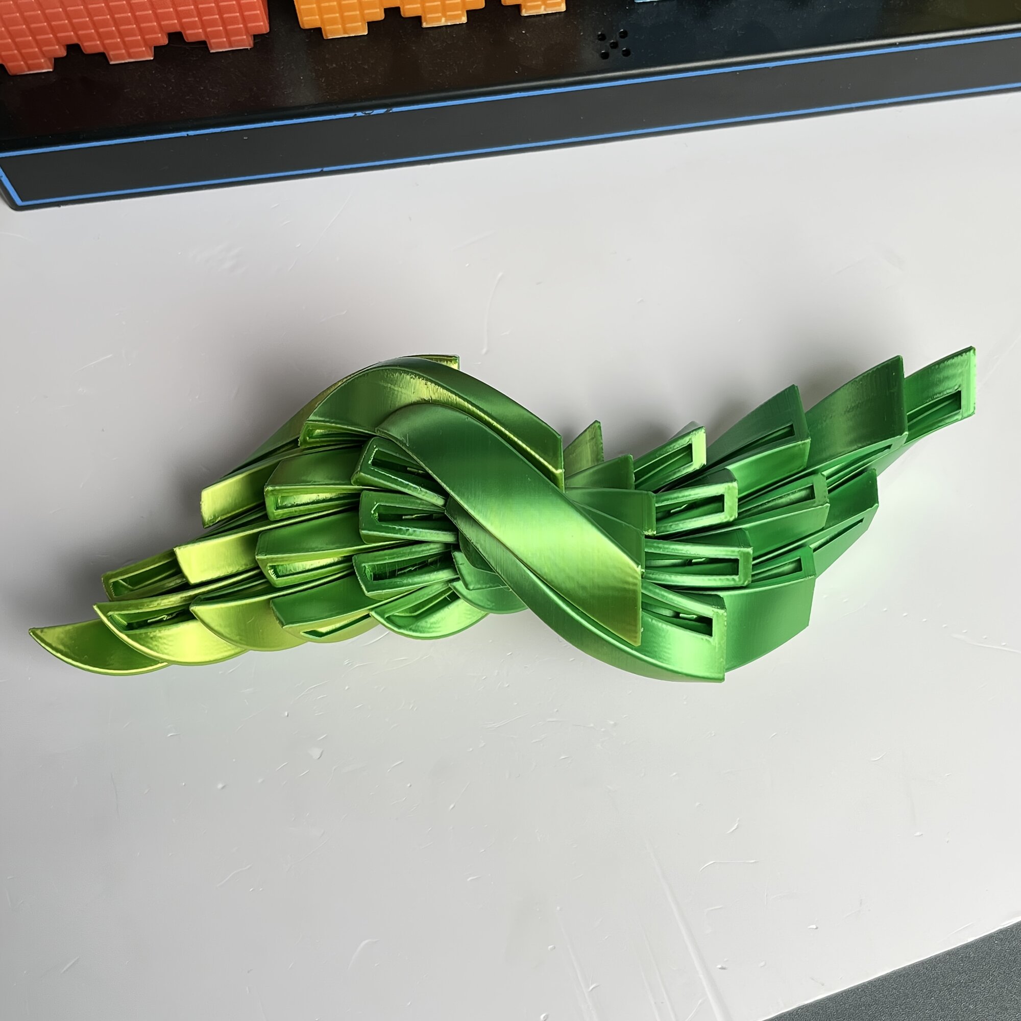 3D-печатный сенсорный мяч-фиджет для взрослых, светящийся в темноте, желто-зеленый