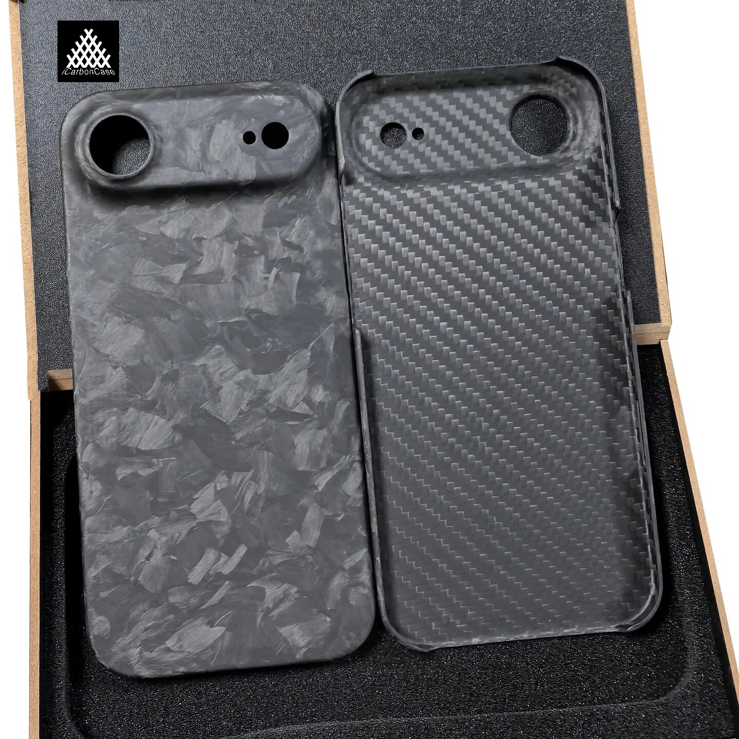 Черный карбоновый чехол для iPhone 17 Air (Matte small hole)