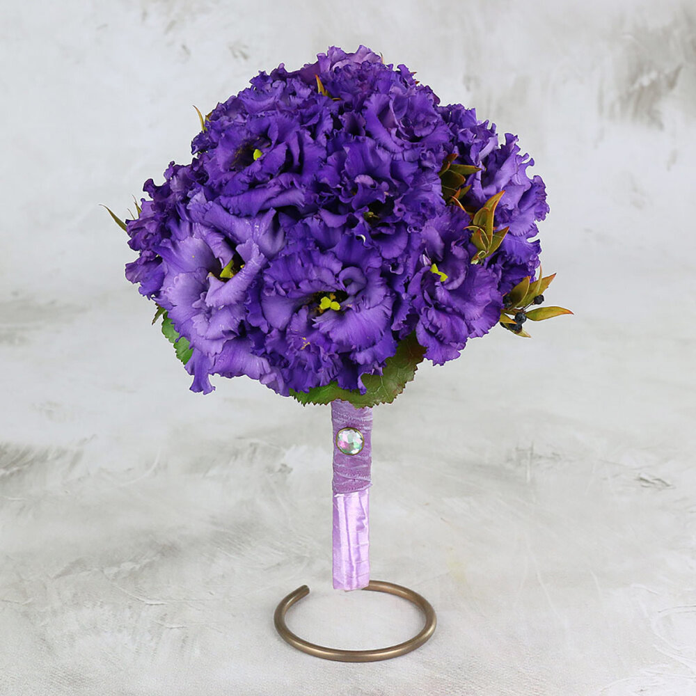 Букет невесты Букет Маркет, из фиолетового Лизиантуса, пленка, под ленту, S