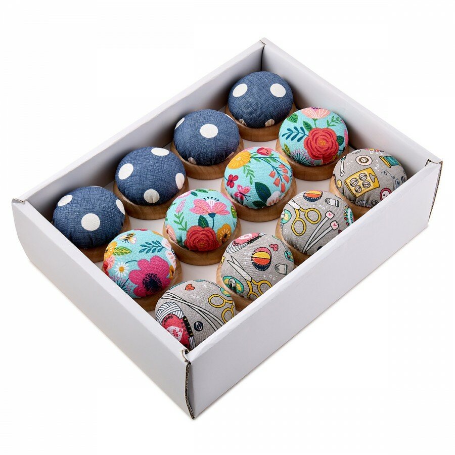 Игольница-подушечка 6 см. на деревянной основе, 3 цвета, 24 шт. в картонном прикассовом стенде 6 см HEMLINE PINC2